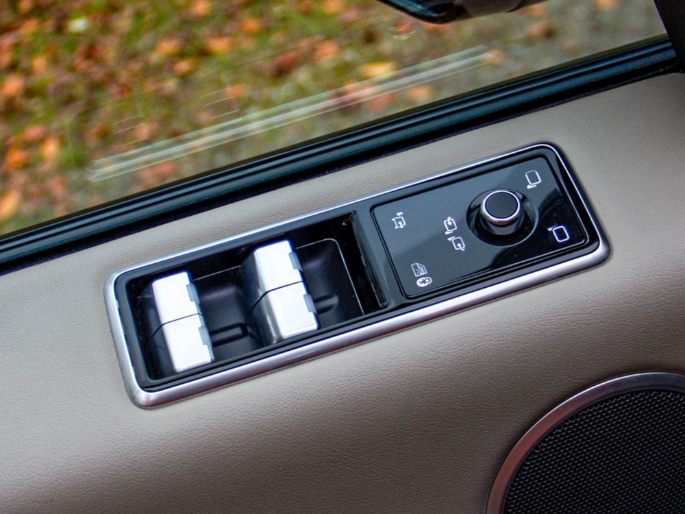 Range Rover Steering Wheel Retrofit Adapter - CarSystems